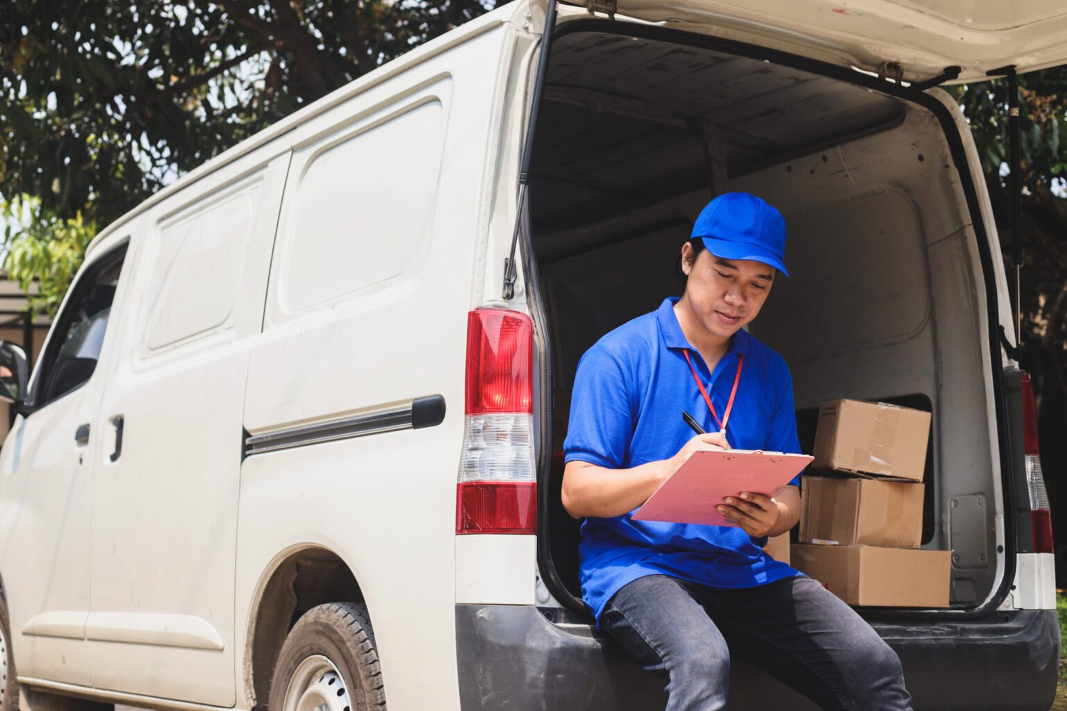 A Guide To Choosing the Right Cargo Van Rental Service for Your Needs ...